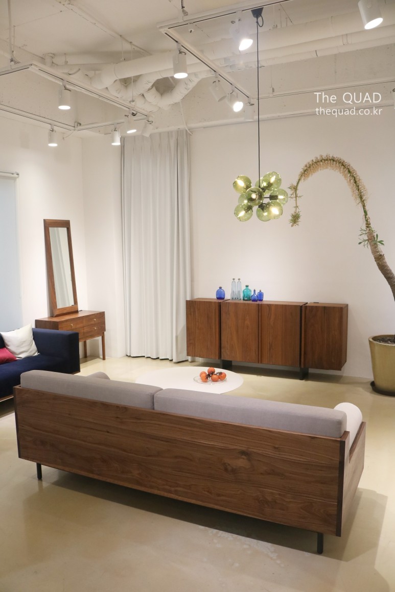 SF01 _ Rolling sofa - 더쿼드 우드웍스